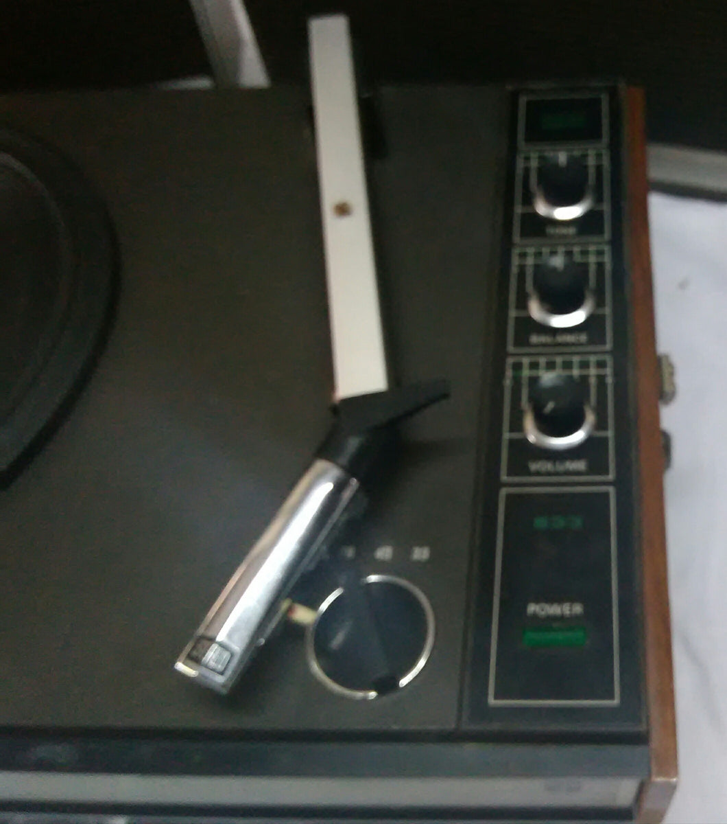 Phillips 633 Stereo System – AVDigital